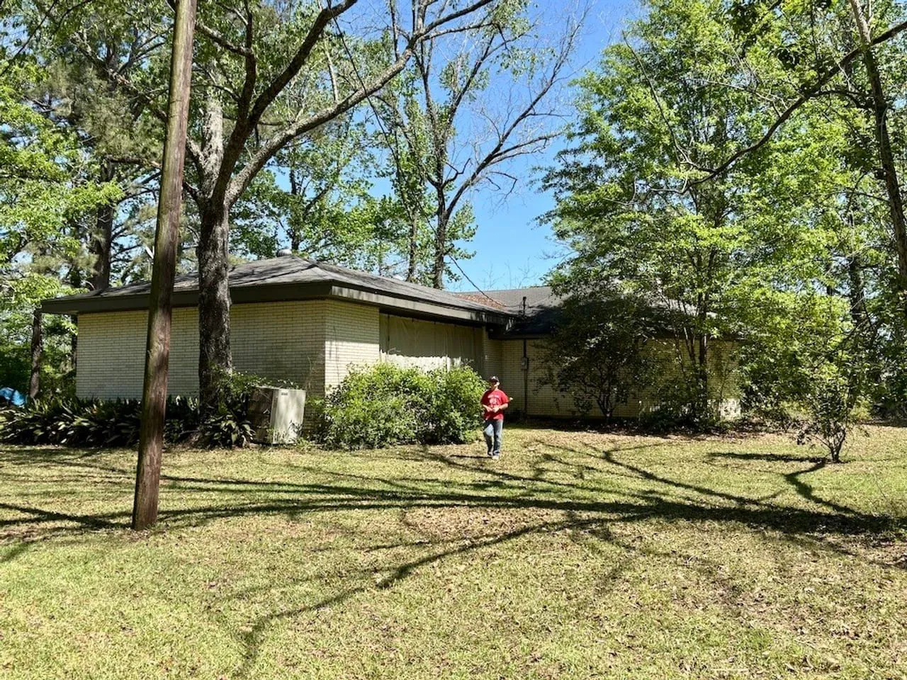 Fine Camp On 260' Of Beautiful Bushley Bayou In Catahoula Parish | LandHub
